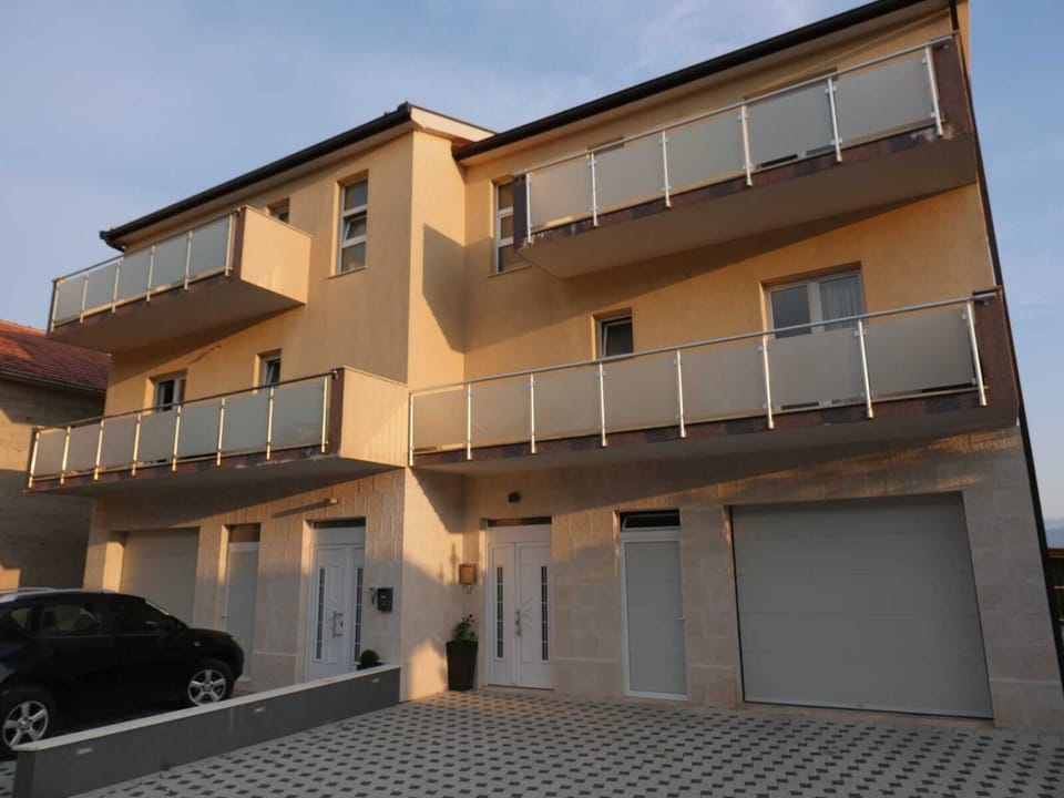 Shadesofblue M & M Sleeps 4 With Pool | Imotski | VacationRenter