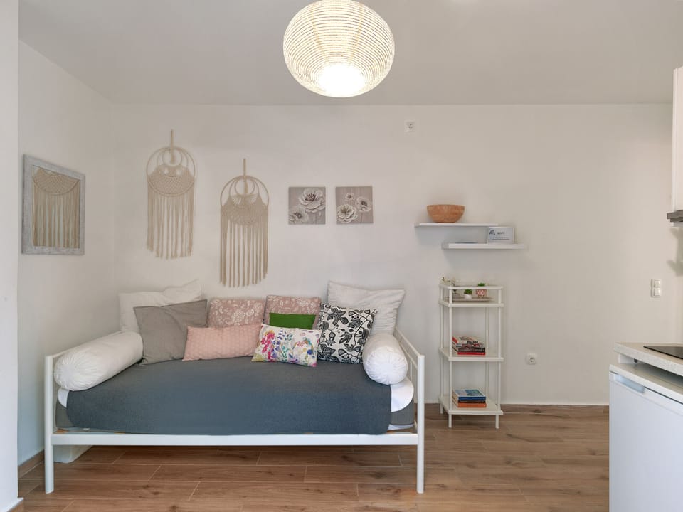 Leontiou 22·The perfect garden studio next to conf | Kallithea ...