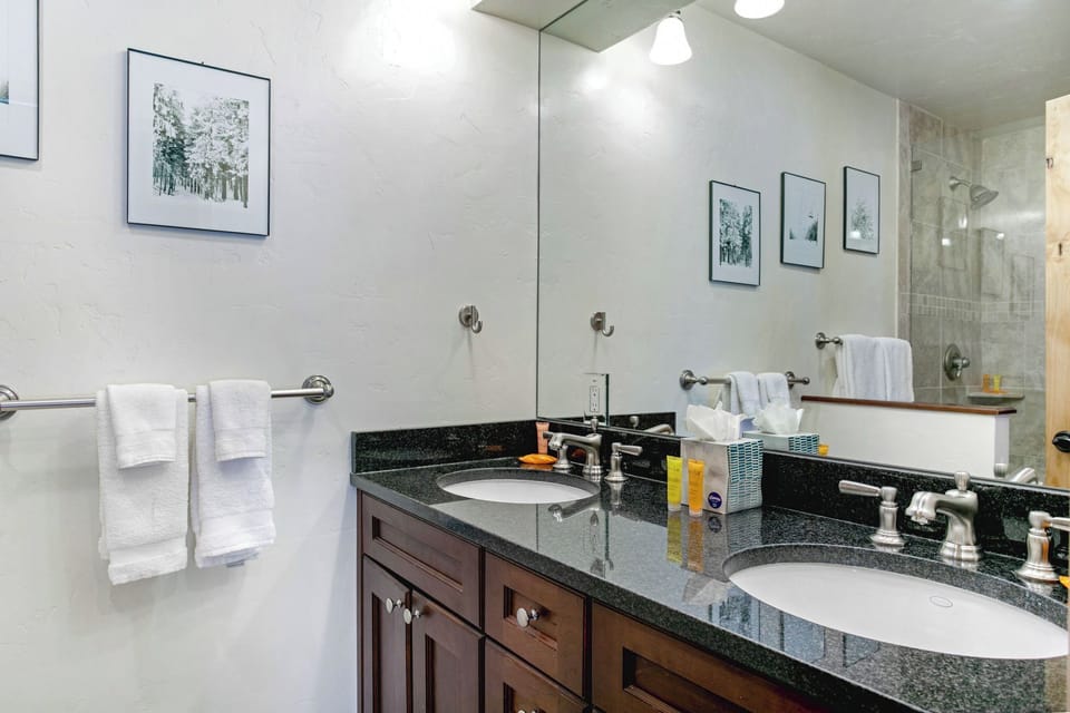 Luxury Townhome Ski-in/out Amazing Views Lots of Amenities, Hot Tub ...