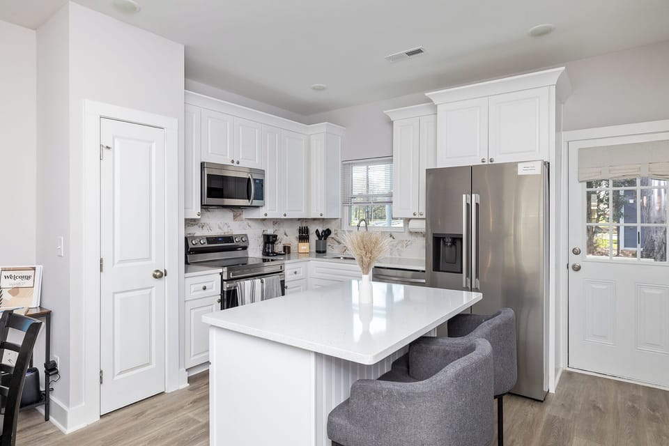 Modern Oasis Full Duplex 6 Bed 4.2 Bath, Walk to DT | Kannapolis, NC ...