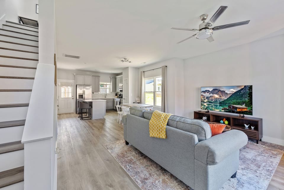 Modern Oasis Full Duplex 6 Bed 4.2 Bath, Walk to DT | Kannapolis, NC ...