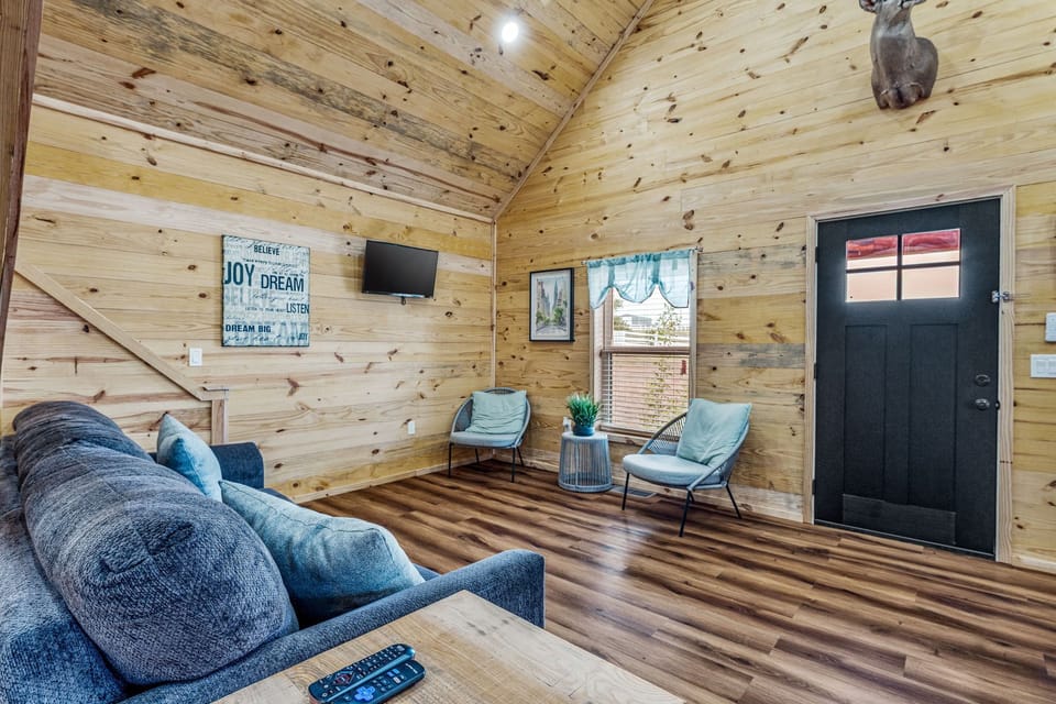 The Yellow Rose Cabin on Lake Granbury | Granbury, TX | VacationRenter