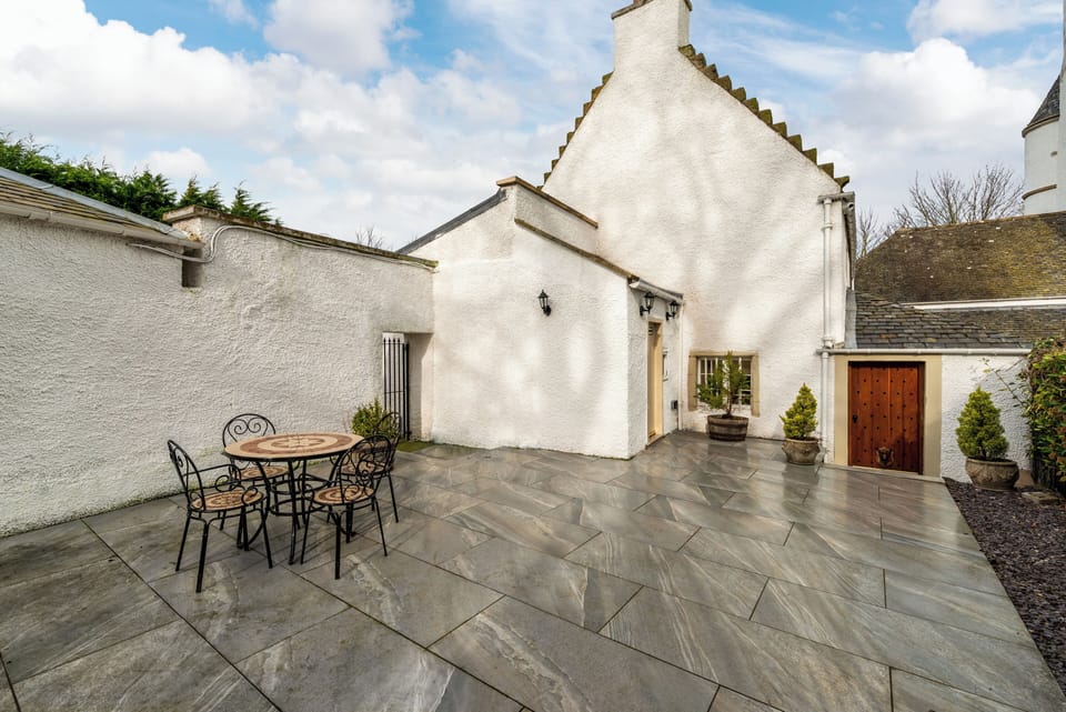 Live like a King /Queen In The City (near Edinburgh Airport) | Scotland ...