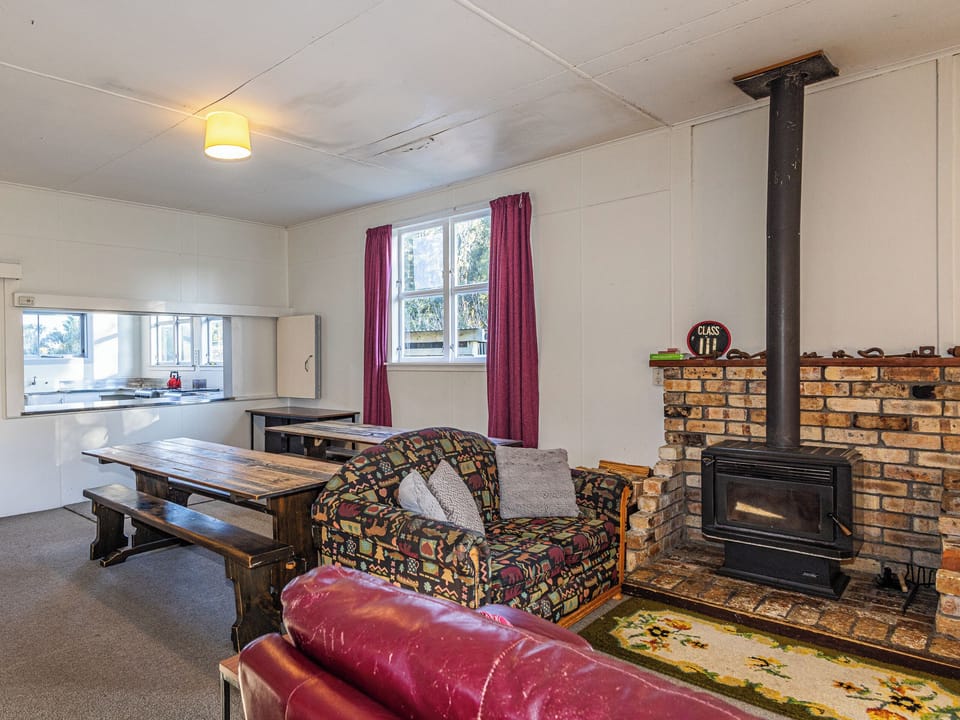 Taylor Lodge Adventure Base - Erua Holiday Home | Manawatū-Whanganui ...