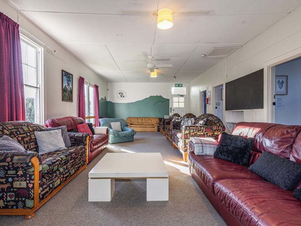 Taylor Lodge Adventure Base - Erua Holiday Home | Manawatū-Whanganui ...