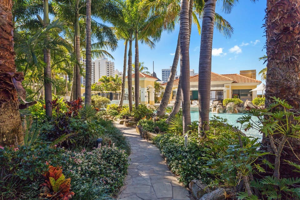 Chevron Renaissance Skyhome Ocean & River Views | Surfers Paradise ...