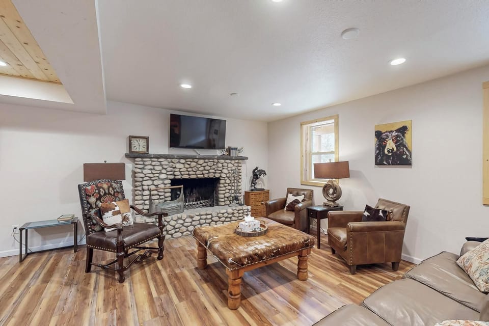 Beautiful log cabin high above the Rio Ruidoso River. The Log & Order ...