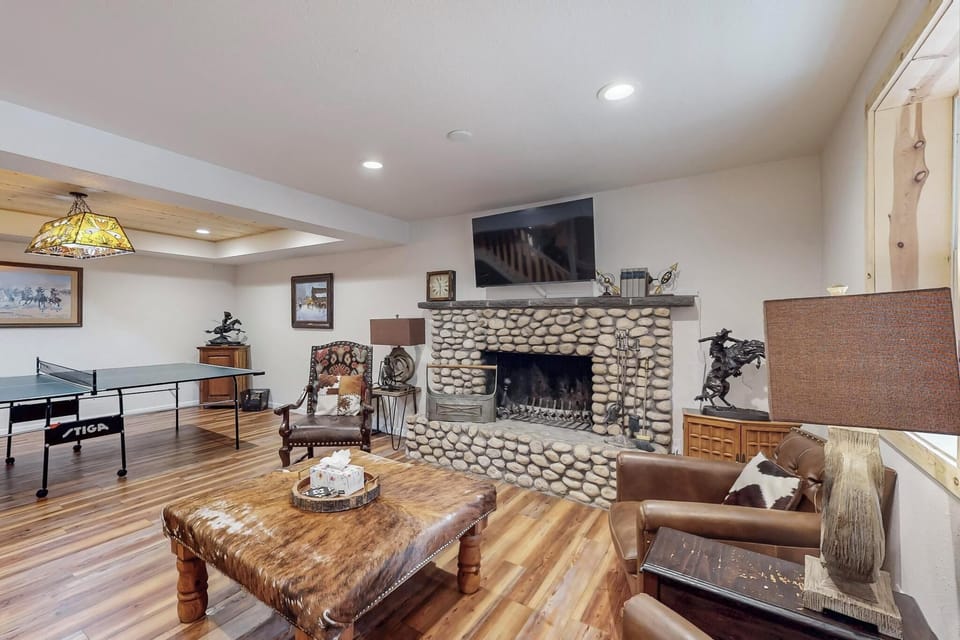 Beautiful log cabin high above the Rio Ruidoso River. The Log & Order ...