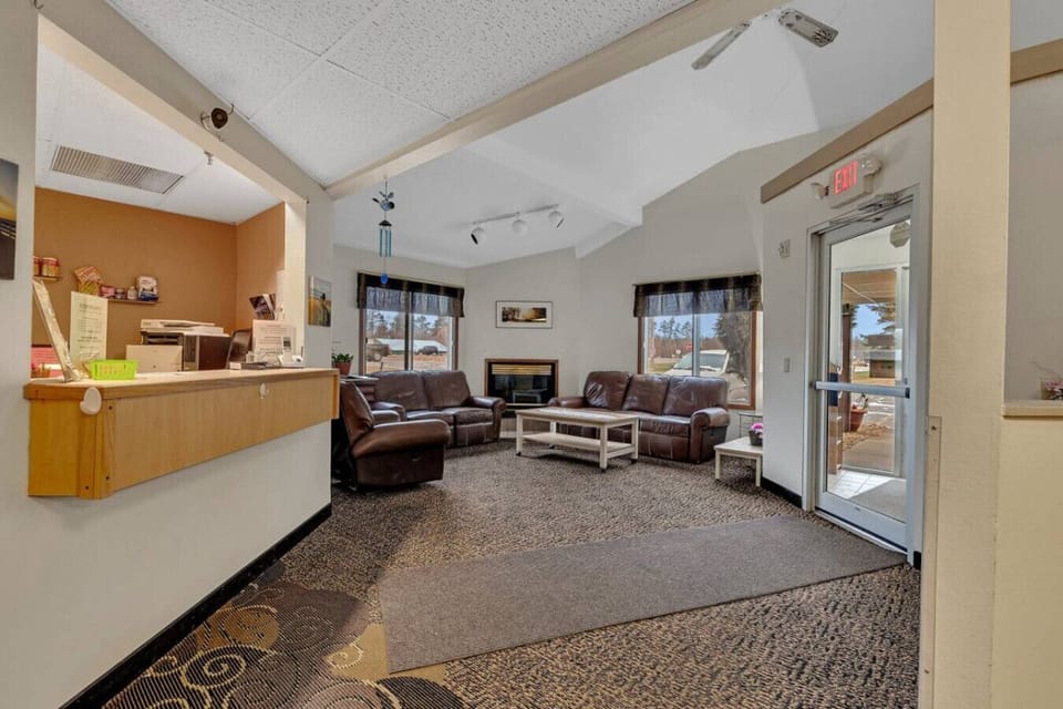 Nisswa Hotel & Suites - Standard Single Queen | Nisswa, MN | VacationRenter