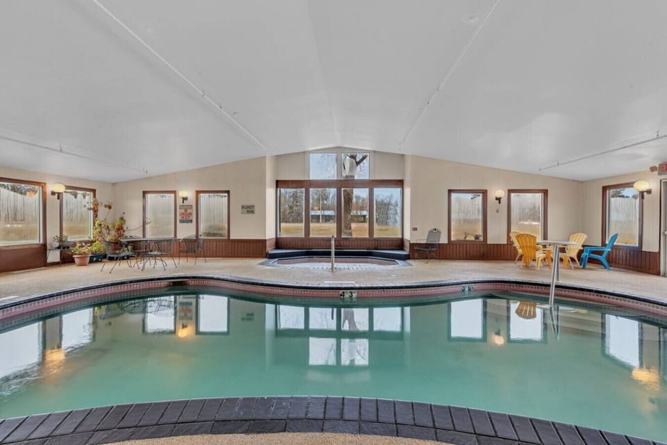 Nisswa Hotel & Suites - Standard Single Queen | Nisswa, MN | VacationRenter