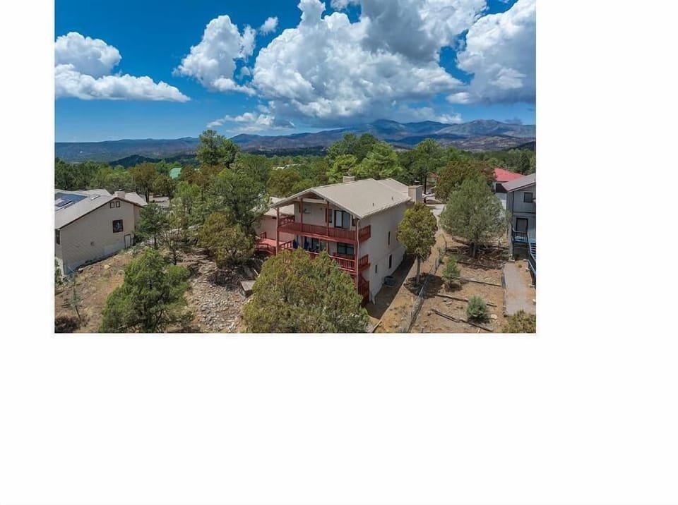 Heaven Sent: large family home w/ Game Room, spacious decks, Pet ...