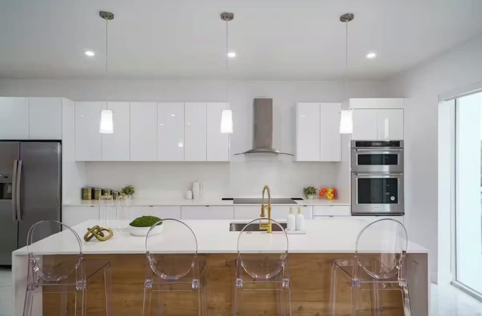 New 5BR Villa • Beach Walk • Jacuzzi Retreat | Pompano Beach, FL ...