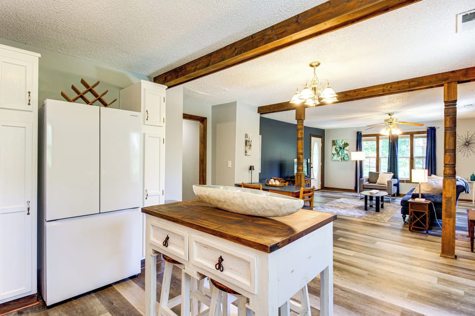 Lake Guntersville Hideaway! Home on Over 2 Acres | Scottsboro, AL ...