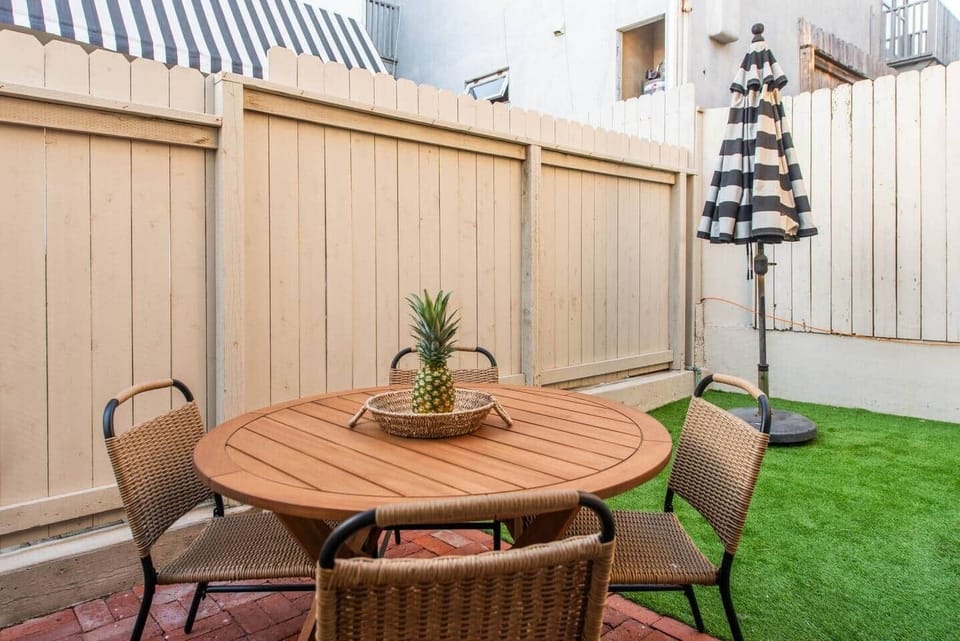 7 Bedroom Ohana Beach House*Steps to Sand*Patios | Manhattan Beach, CA ...