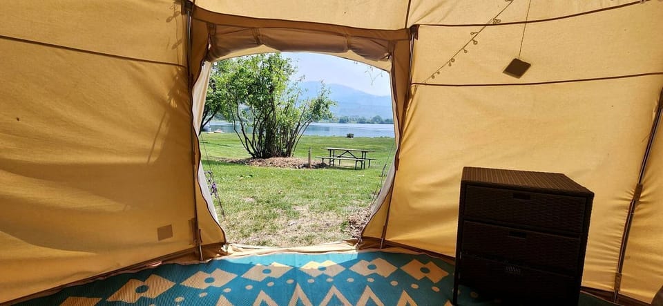 Luna Bell on the Lake, Winthrop, WA | Washington | VacationRenter