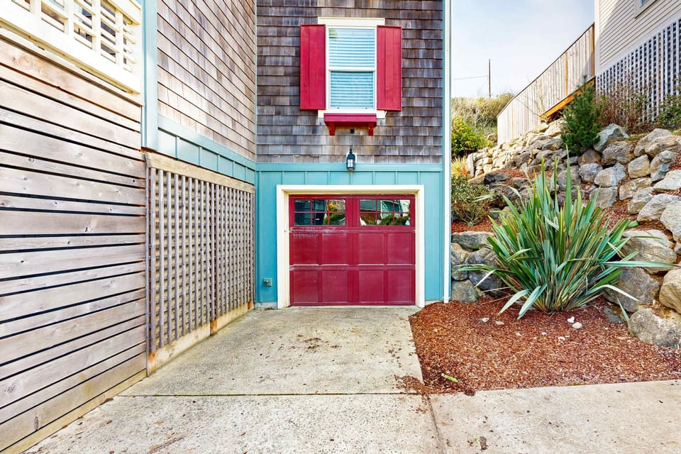 Dog-friendly coastal home with private hot tub and park access ...