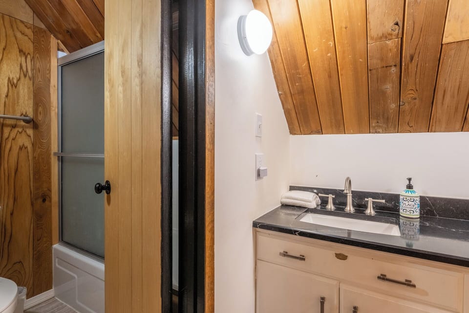 Chalet #12, Slope Side Ski in Ski Out Spacious Fam | Mammoth Lakes, CA ...