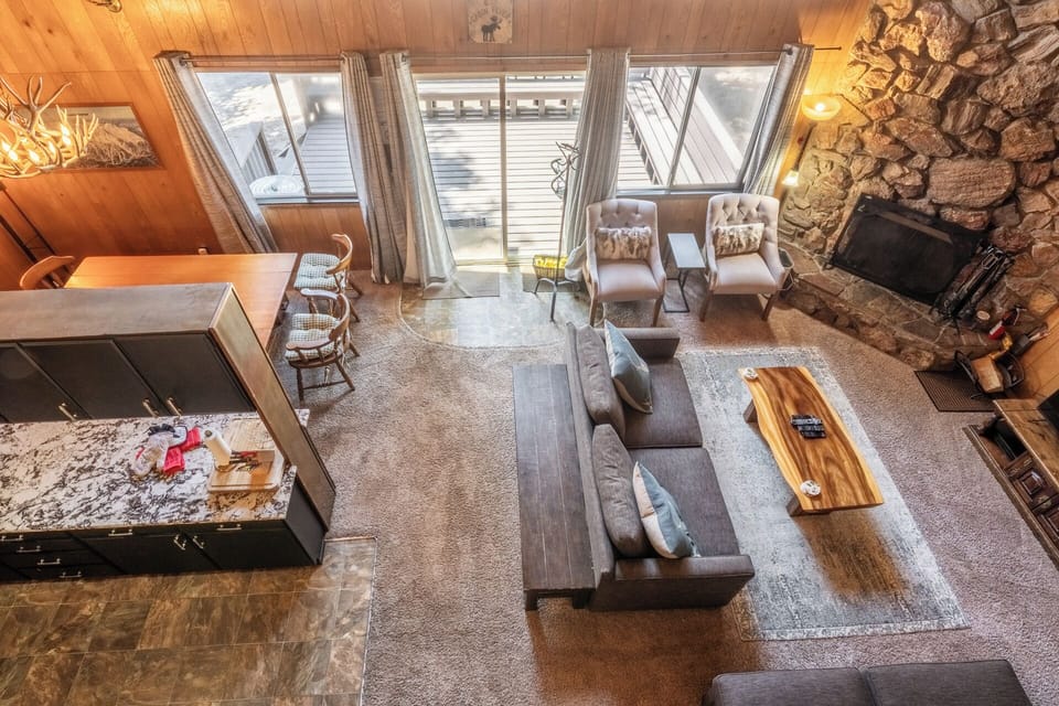 Chalet #12, Slope Side Ski in Ski Out Spacious Fam | Mammoth Lakes, CA ...