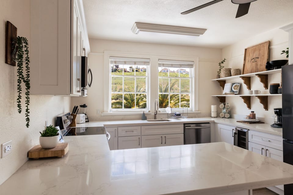 Charming Historic Lighthouse, A Magical Oasis With Great Sunsets ...