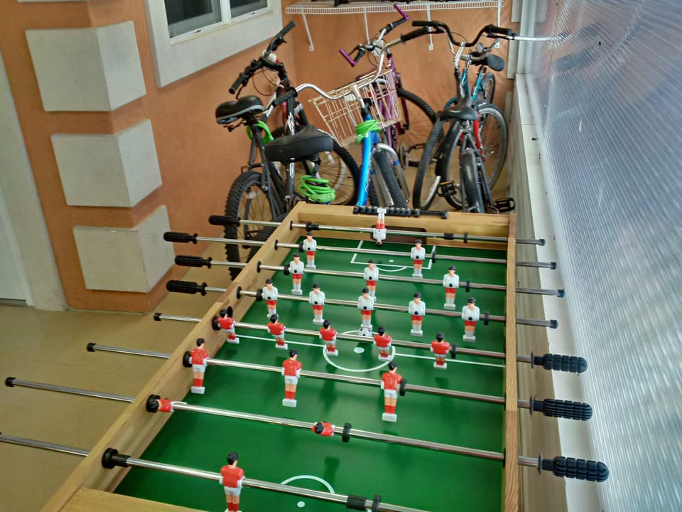 Ultimate Family Home! Game Porch / No Stairs / Pets / Pool / Tesla ...