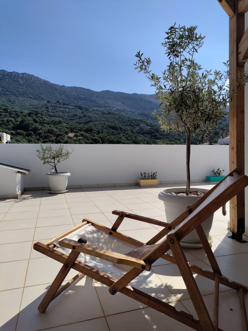 Little Penthouse with Open Terrace, mountain view, close to nature ...