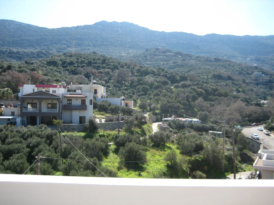 Little Penthouse with Open Terrace, mountain view, close to nature ...