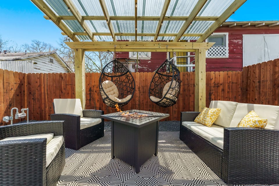 THE MOSAIC - DOWNTOWN - SLEEPS 10 - OUTDOOR PATIO | Houston, TX ...