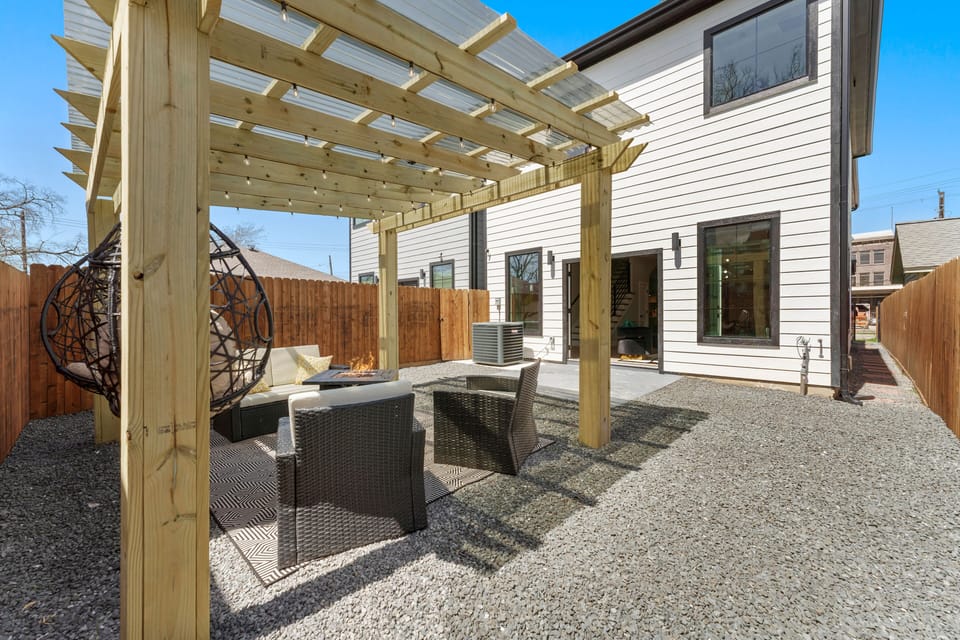 THE MOSAIC - DOWNTOWN - SLEEPS 10 - OUTDOOR PATIO | Houston, TX ...