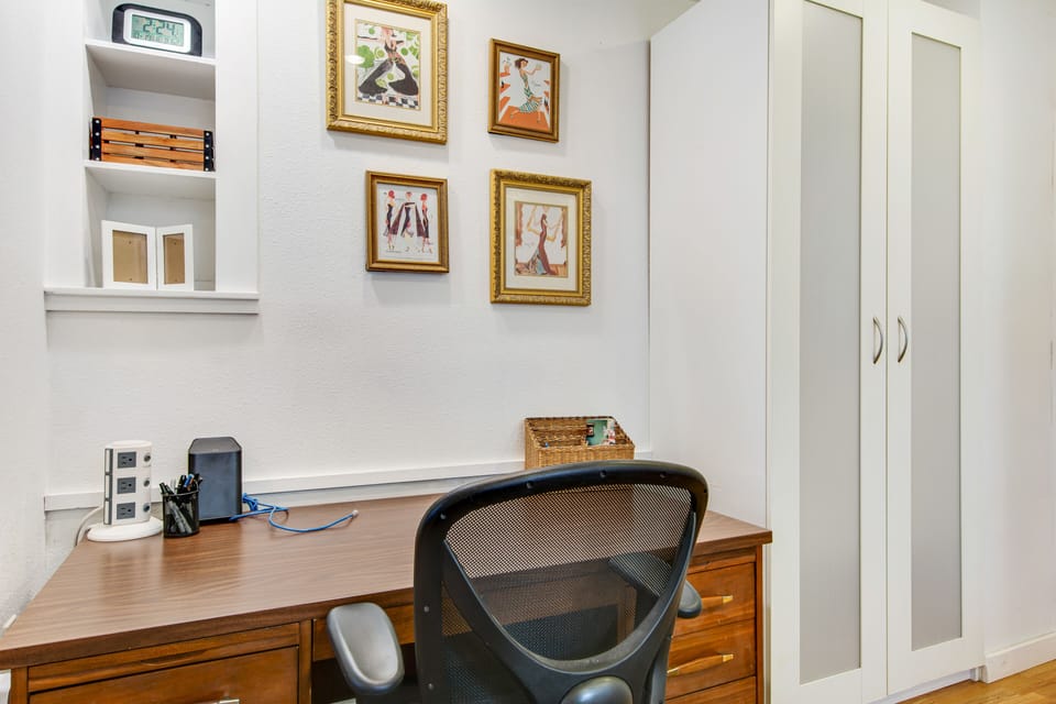 2-story lakefront home with incredible Mt Rainer views, large yard ...