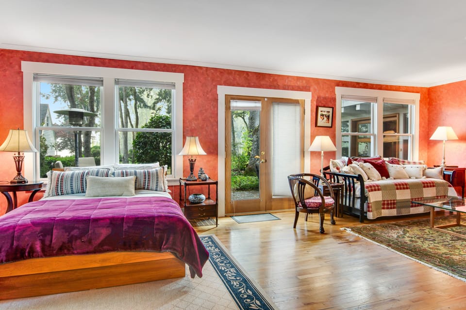 2-story lakefront home with incredible Mt Rainer views, large yard ...