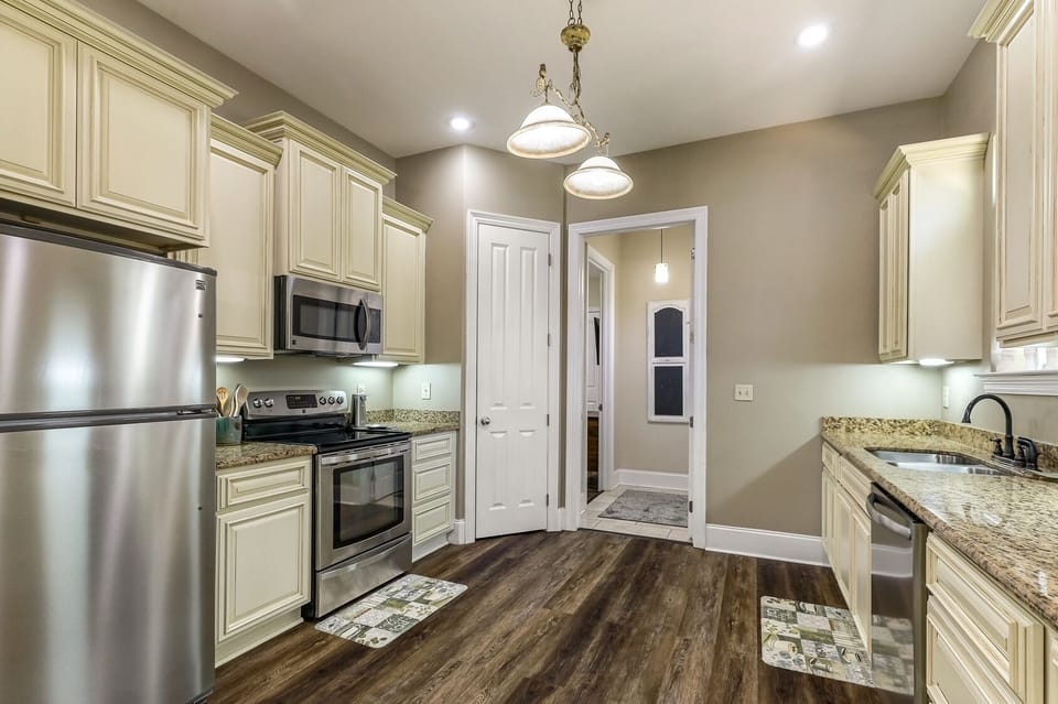 Downtown Cottage/Walk To It All/30 Mile Biking Path/Abita Brew Pub ...