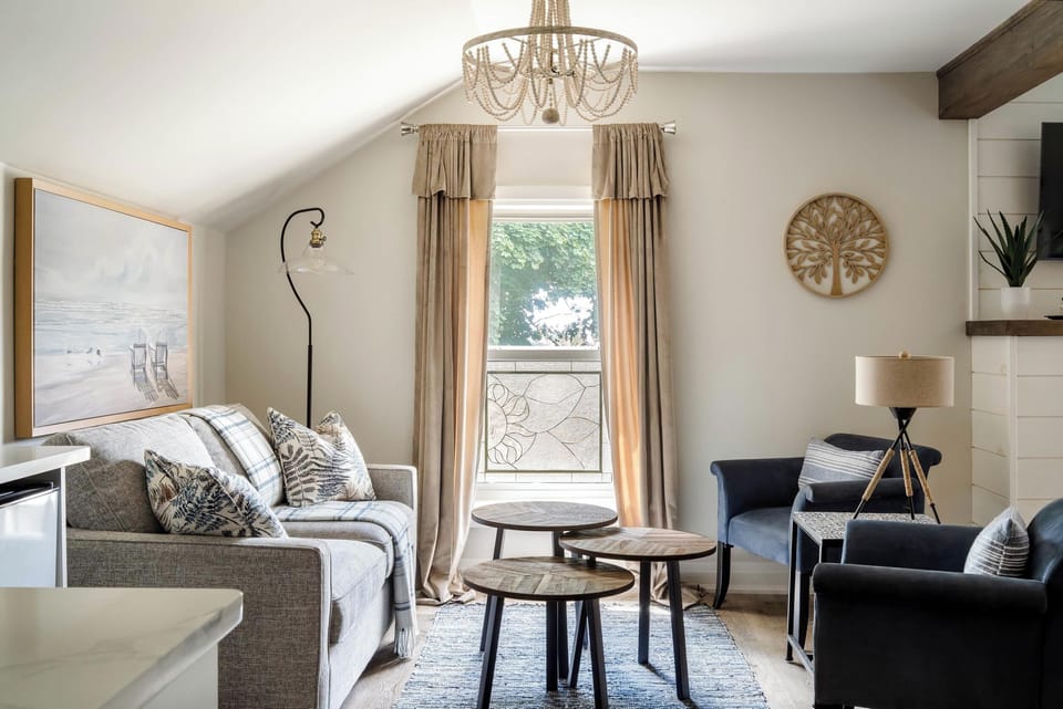 Twisted Lemon Restaurant & Boutique Inn | Ontario | VacationRenter