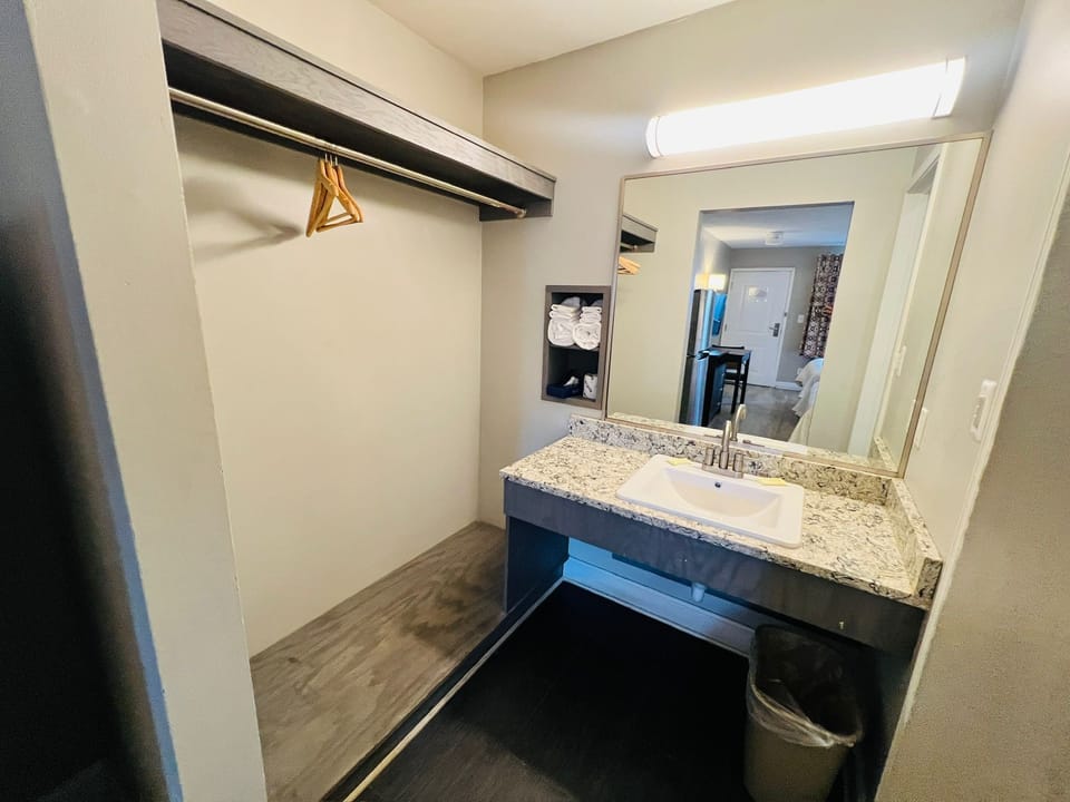 Economy Inn By Townhouse Merrillville US 30 | Merrillville, IN ...