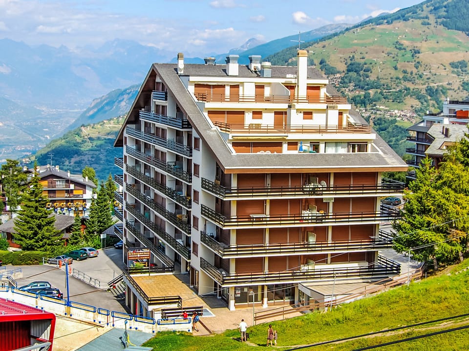 Mountain view ski apartment with terrace for 4 in CH | Nendaz ...