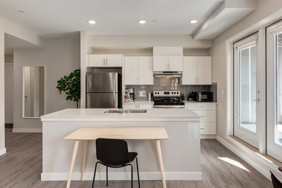 Pet Friendly Apartment w/ Free Underground Parking | Calgary ...