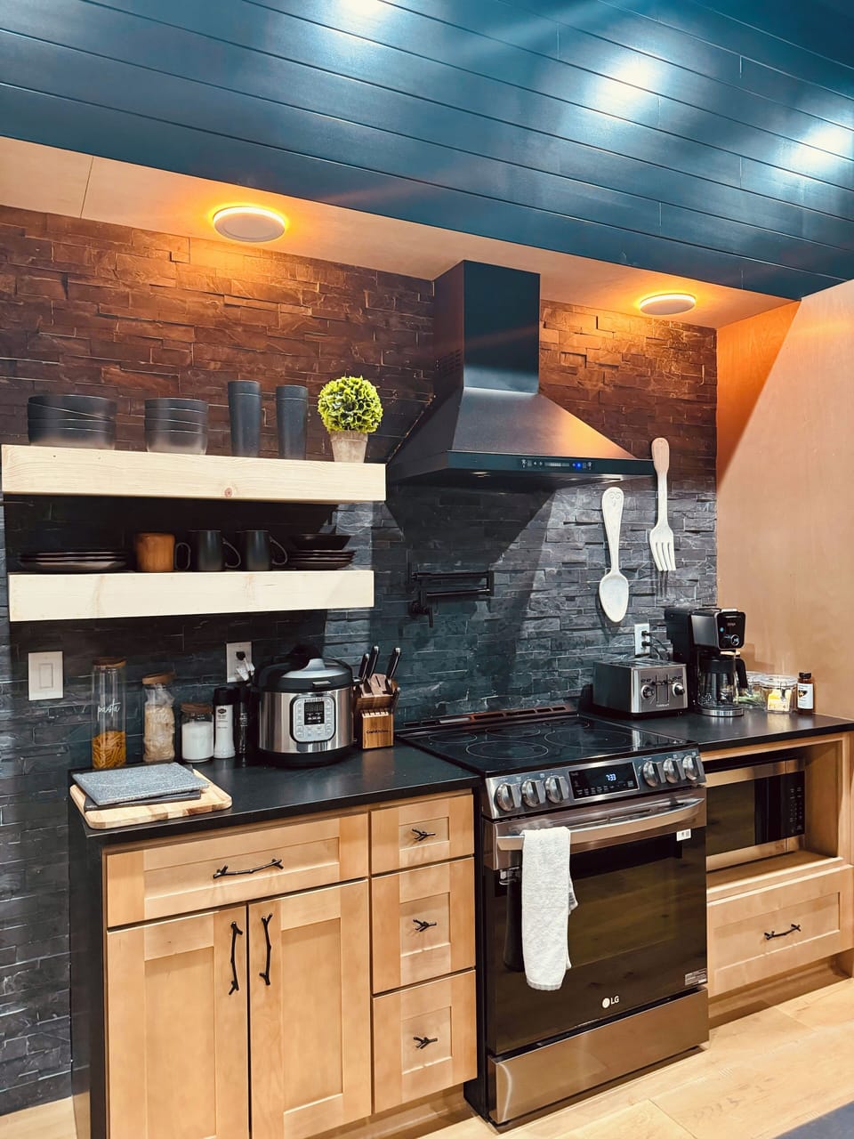 Gotham City Cabins!!!Secluded “Custom Modern Cabin” overlooking Private ...