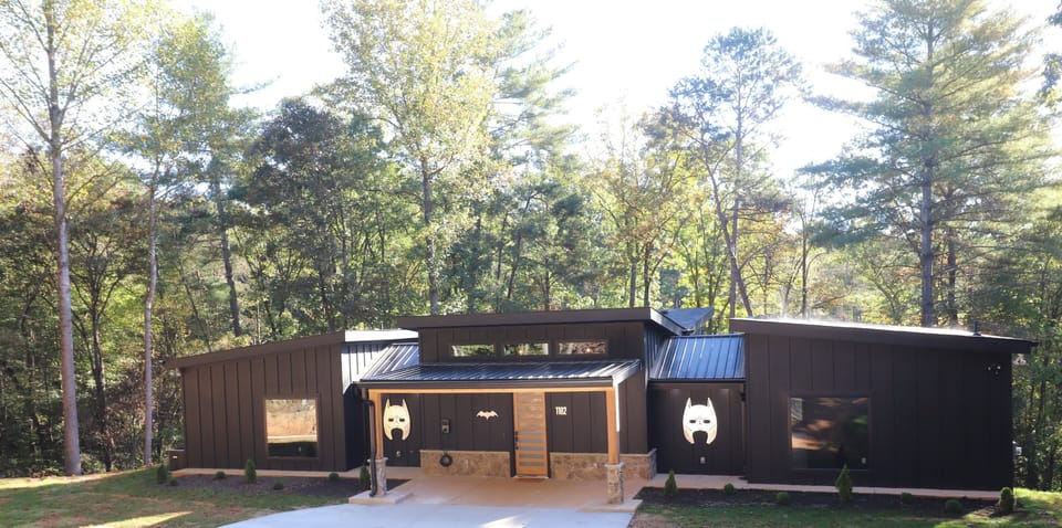 Gotham City Cabins!!!Secluded “Custom Modern Cabin” overlooking Private ...