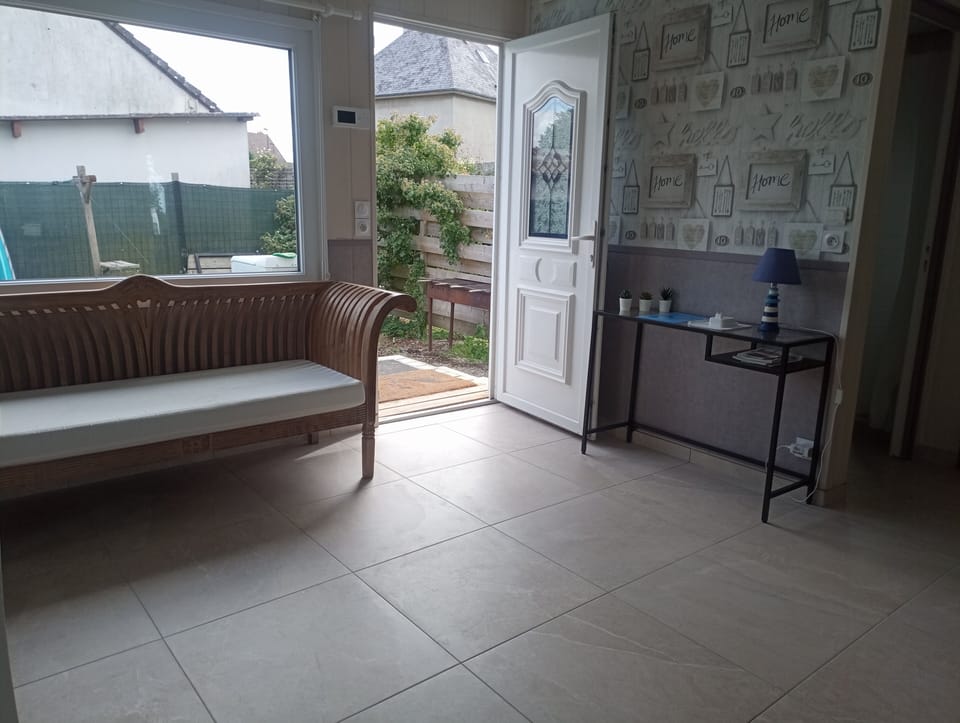 Fully-equipped Swedish cottage between sea and countryside | Normandy ...