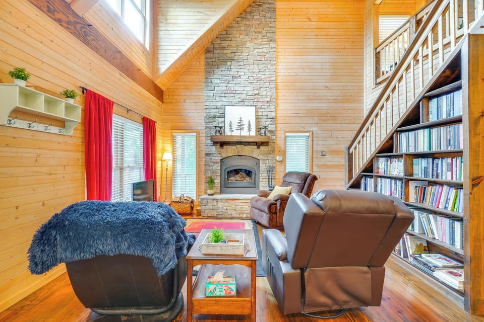 Crawford Cottage w/ Fireplace & Mountain Views! | Tennessee ...