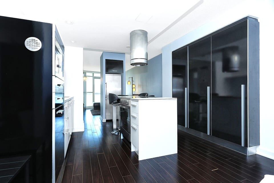 Beautiful Toronto Downtown Condo w CN Tower Skyline View | Toronto ...
