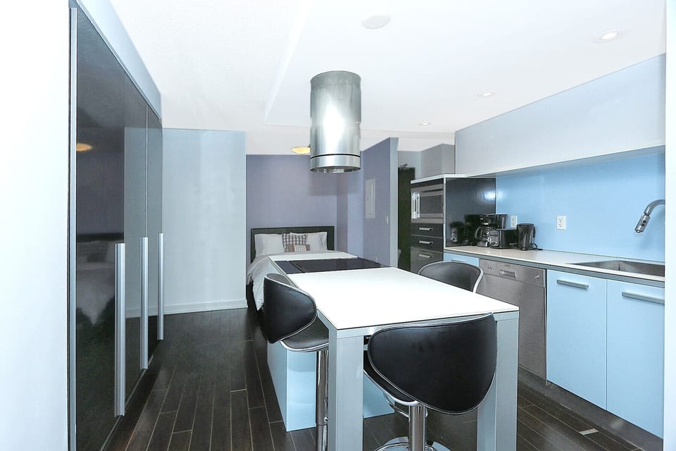 Beautiful Toronto Downtown Condo w CN Tower Skyline View | Toronto ...