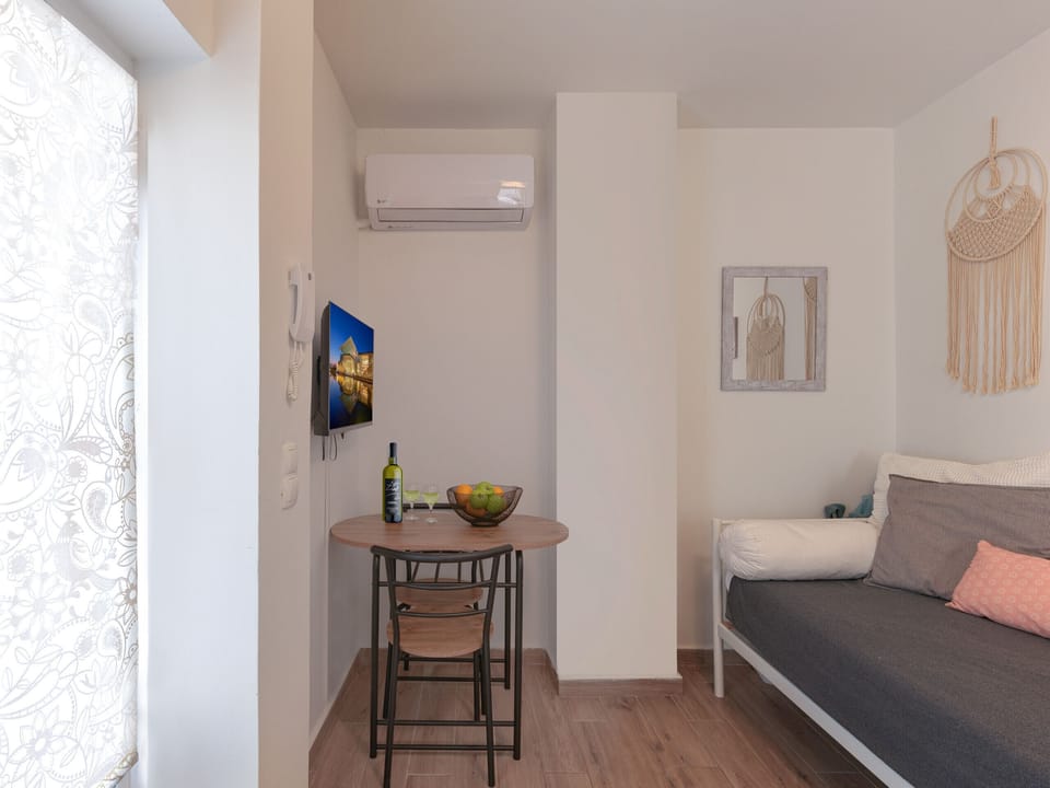 Leontiou 22·The perfect garden studio next to conf | Kallithea ...