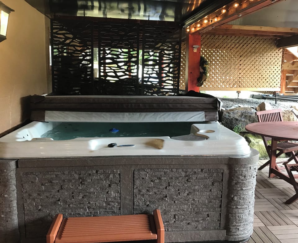 Log cabin in the Laurentians, Quebec | Val-David | VacationRenter