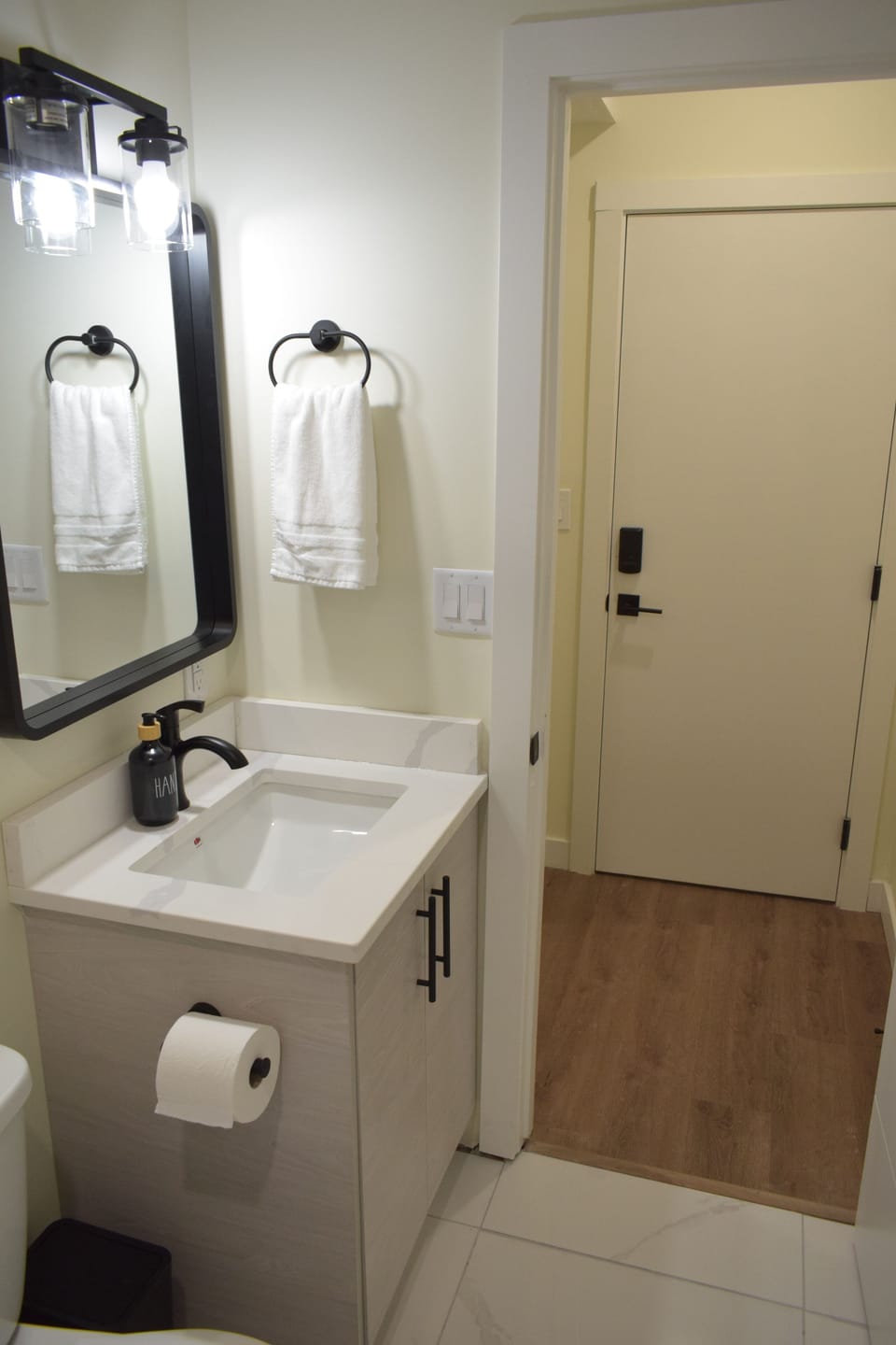 Comfy Studio Apartment Near WEM | Edmonton | VacationRenter