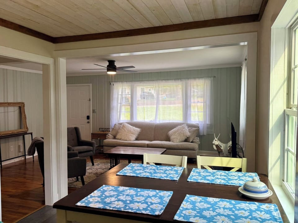 Charming 2-bedroom bungalow in delightful Carrboro. | Carrboro, NC ...