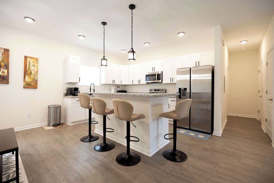 5 Min to Downtown - 12 to Elon - Deck - Wi-Fi | Graham | VacationRenter