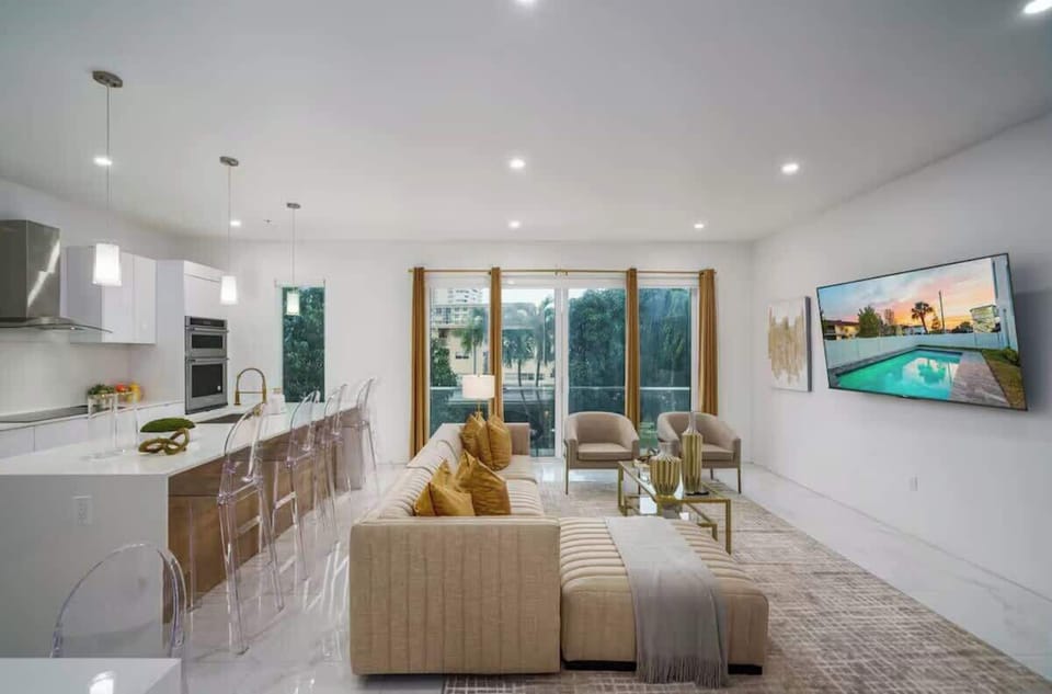 New 5BR Villa • Beach Walk • Jacuzzi Retreat | Pompano Beach, FL ...