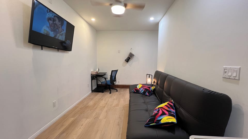 Lovely apartment with pool and Jacuzzi and a view of 6 flags in Santa ...