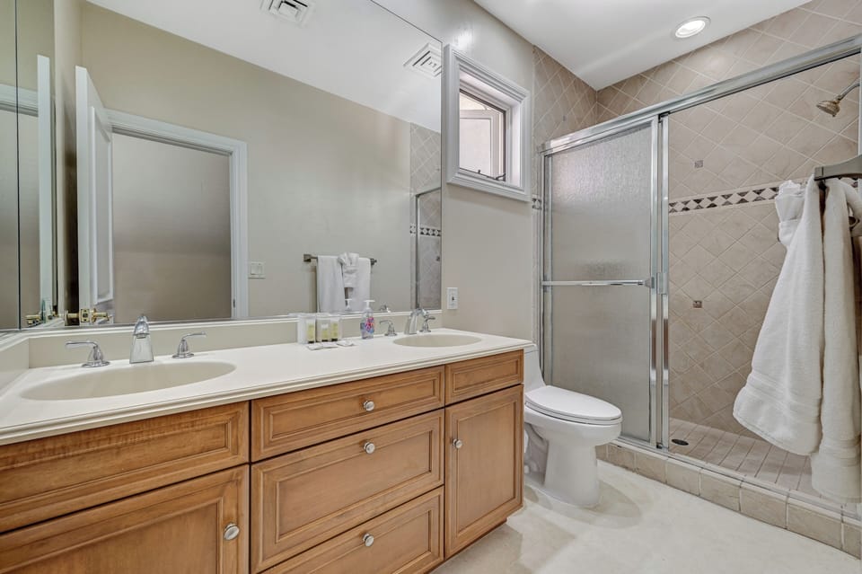 Spacious 7 Bedroom Villa Las Vegas Strip View w Pool, Billiards ...