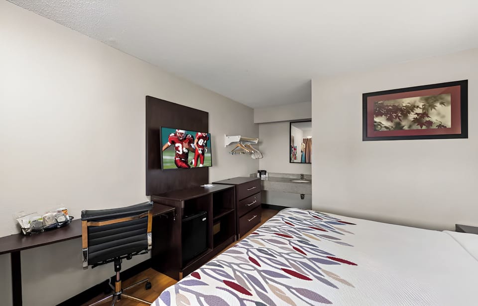 2 Affordable DFW Stay! Pet-Friendly | Free Parking/Shuttle | Close to ...